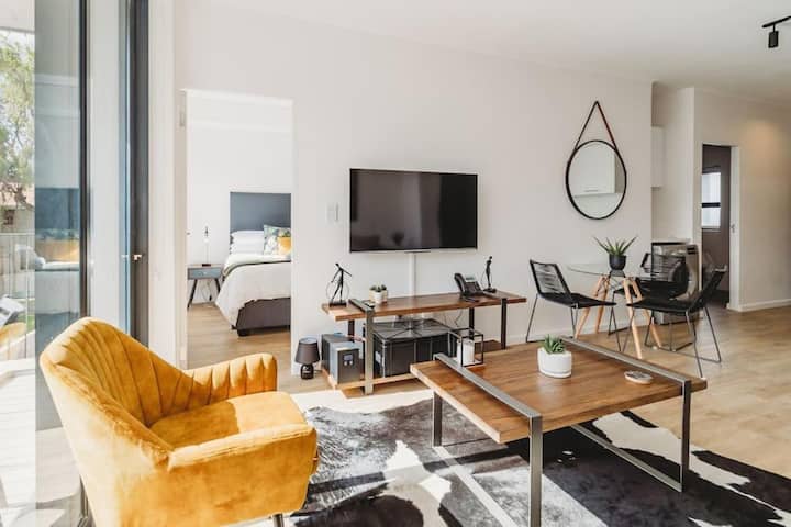 207 Le Jardin - George