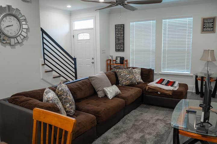 New, Comfy Stay Min To Nola! - Chalmette, LA