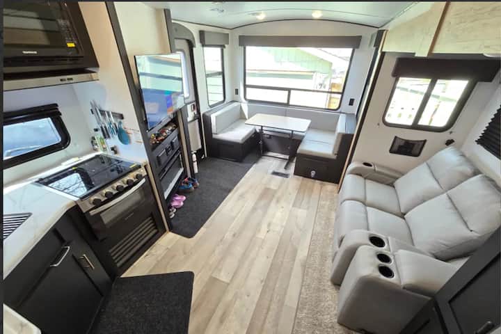 Couples Rv - Private Airdrie Stay (Calgary Area) - Airdrie
