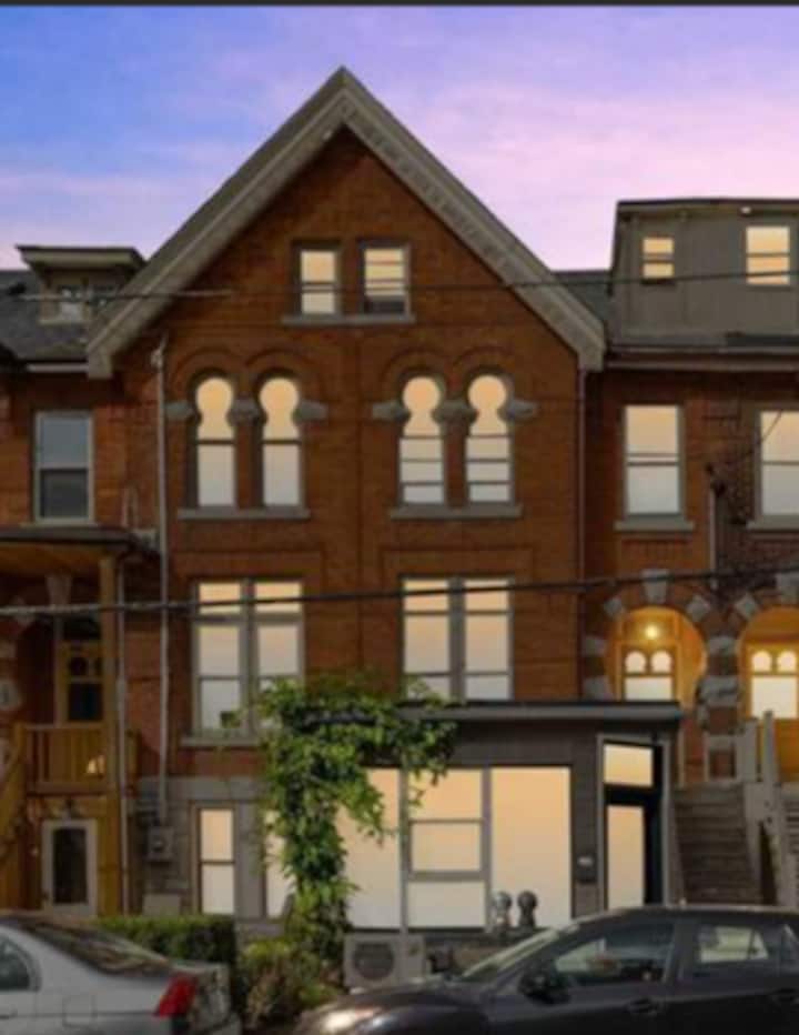 Downtown Bachelor With Parking! - Kingston
