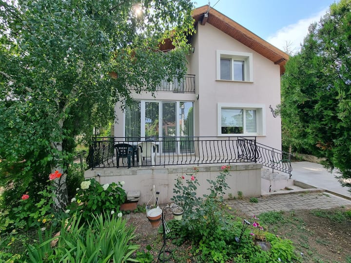 Relax & Spa-house Near Terma Numera Spa - Burgas