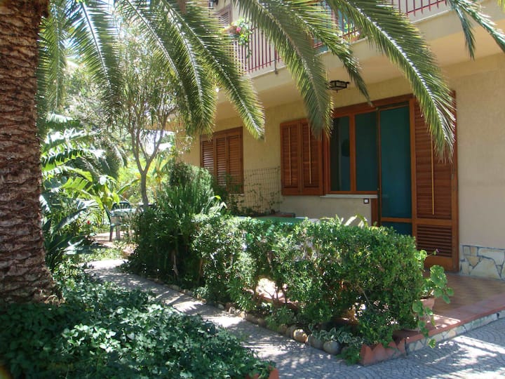 Green Home In Seaview Villabeach - Castelbuono