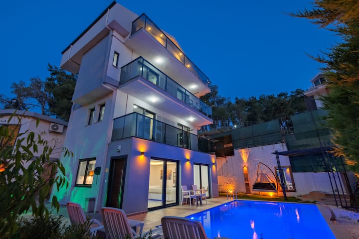 Fethiye Merkezine Yakın 10 Kişilik Havuzlu Villa - Fethiye