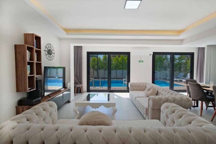 Fethiye Merkezine Yakın 10 Kişilik Havuzlu Villa - Fethiye