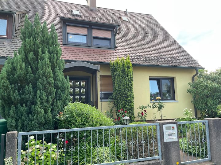 95m² House | 2 Park & Ev | Home Office | Nr Messe - Nuremberg