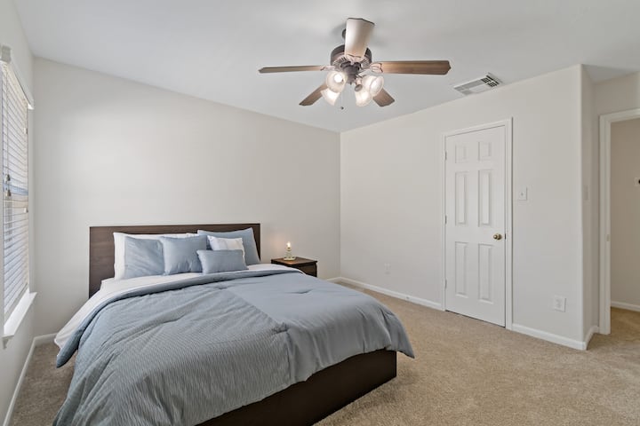 Room #4 | Full Kitchen | Wi-fi | Quiet Room - Pearland, TX
