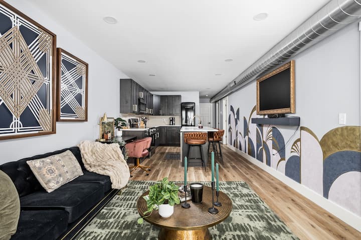 The Gatsby Suite - Indianapolis, IN