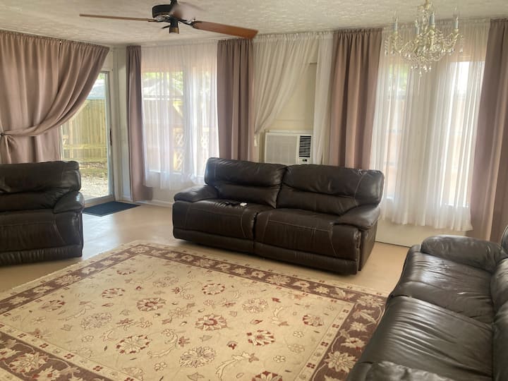Shady Oak Home On Corner Lot - Sebastian, FL