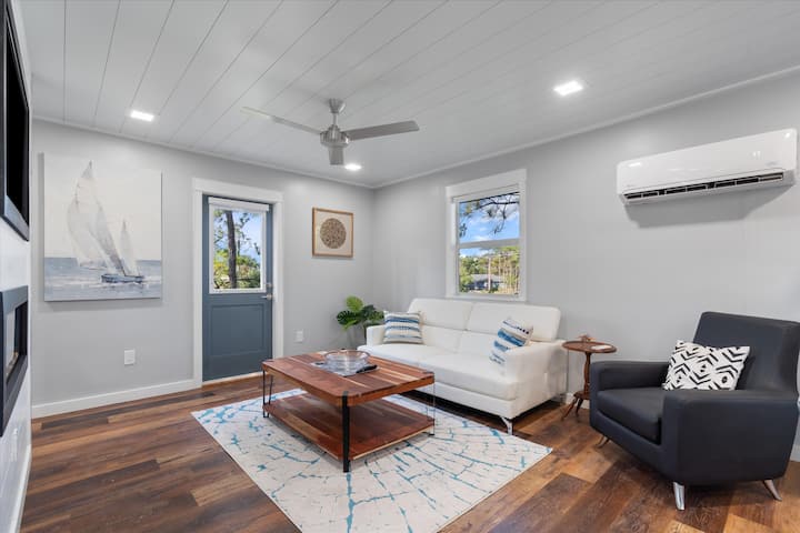 Unique 2-level Home • Pool, Lanai & Rv Parking - Jupiter, FL