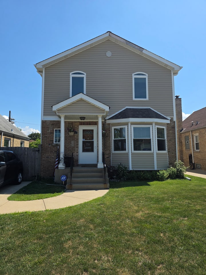 Few Steps To Everywhere Cozyrez1 - Des Plaines, IL