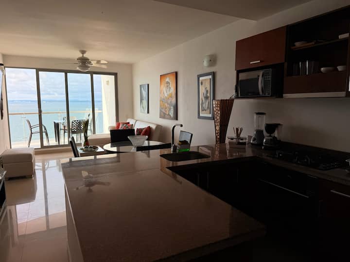 2br Luxury Apartment Beachfront Central Location. - Cartagena