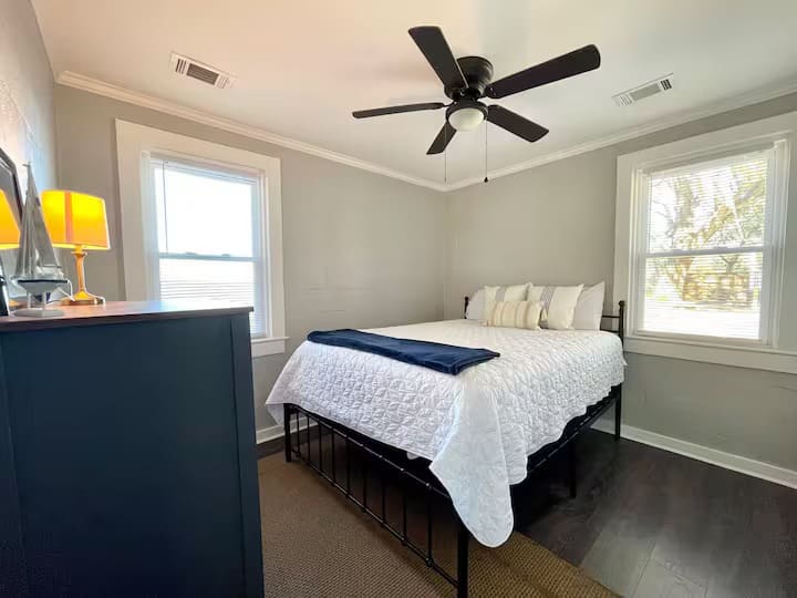 Turning Tide Cottage | Sleeps 4 - Beaufort, SC