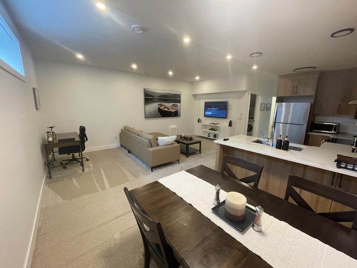 1 Bedroom Suite Near Bow River - Calgary
