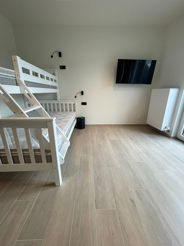 Familiekamer Met Terras - Kingsize Bed + Stapelbed - Ypres