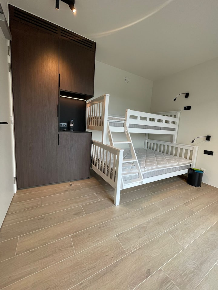 Familiekamer Met Terras - Kingsize Bed + Stapelbed - Ypres