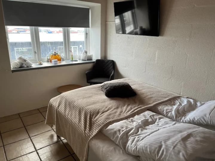 Cosy Double Bedroom - Motelgeyti - Faroe Islands