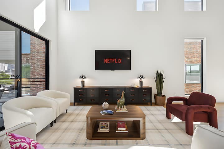 Skyline Loft | Sleeps 10 + Game Room + 10 Min Dt - Dallas, TX