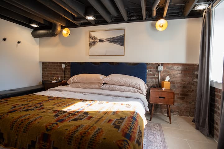 The Cellar Flat|nice Lower Suite - Council Bluffs, IA