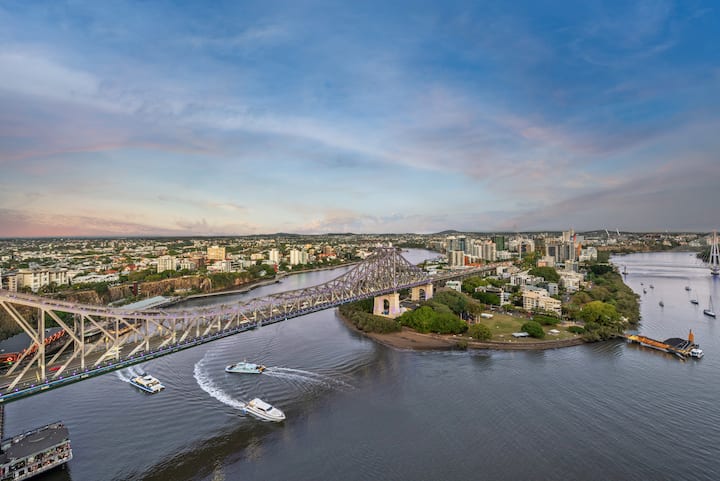 Skyline Stunner! 3bed/2bath/1car/views ~ Cbd - Brisbane