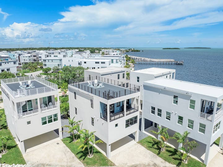 Oceanfront Key Largo Escape: Kayaks, Hot Tub, Pool - Key Largo, FL
