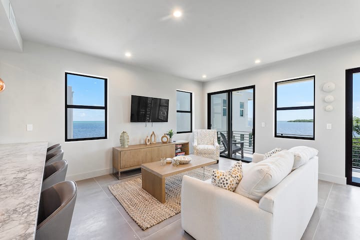 Oceanfront Stay In Key Largo | Pool & Hot Tub - The Bahamas