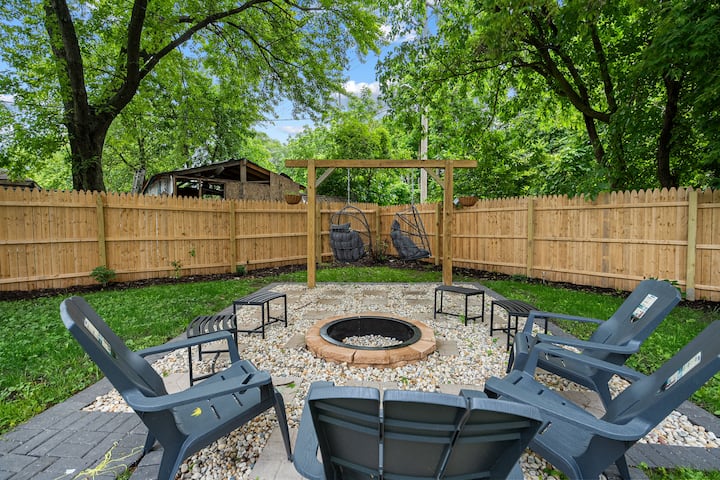 Great Lake Near Navy-sauna-tiki Bar-games - Waukegan, IL