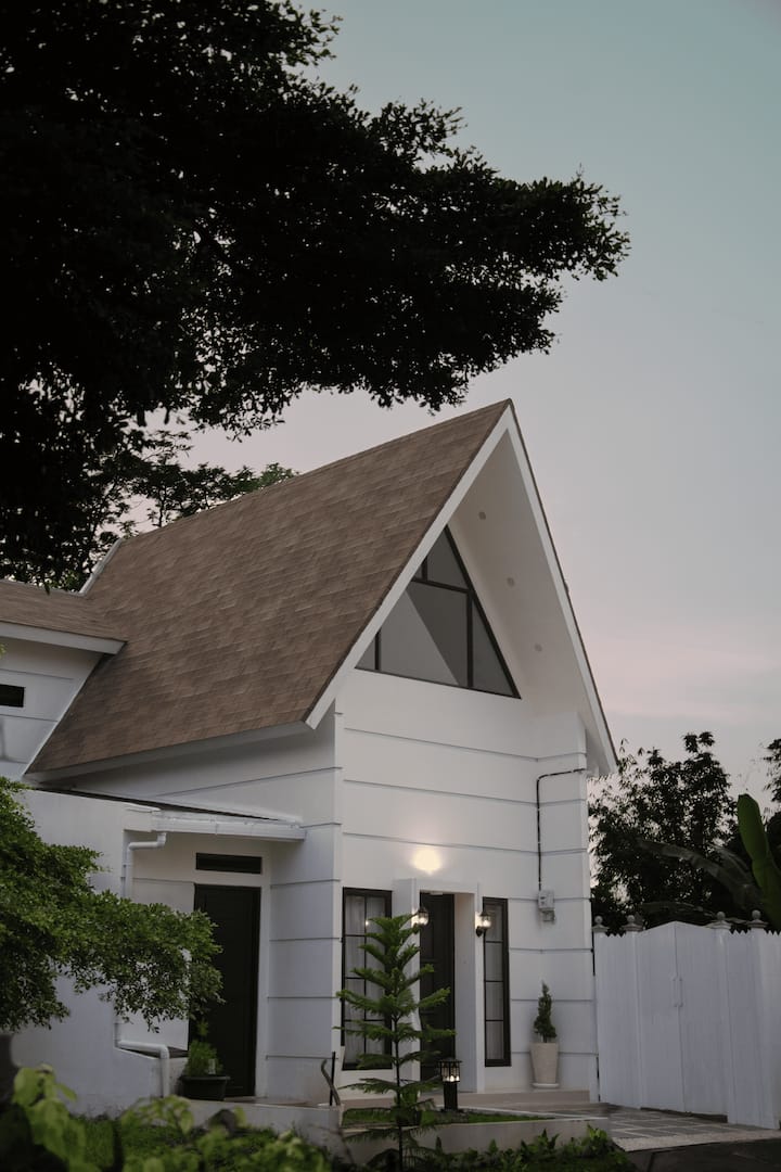 Grey House Cijeruk - Bogor