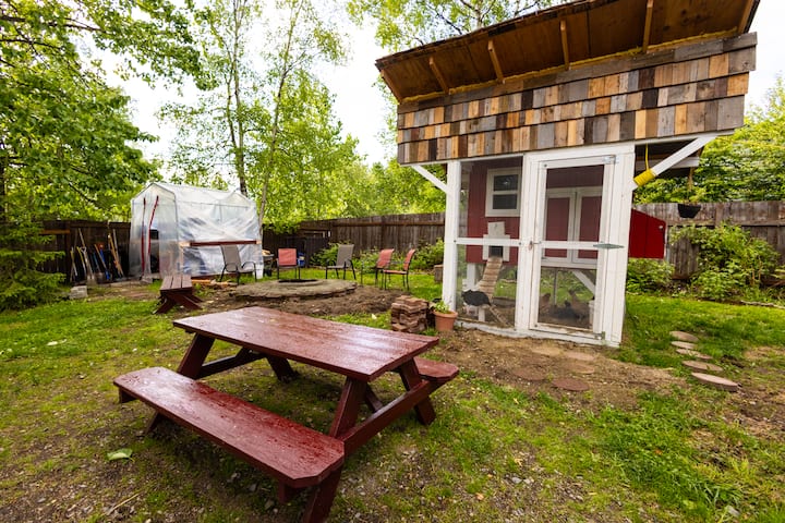 Rustic Family Farmhouse - Anchorage