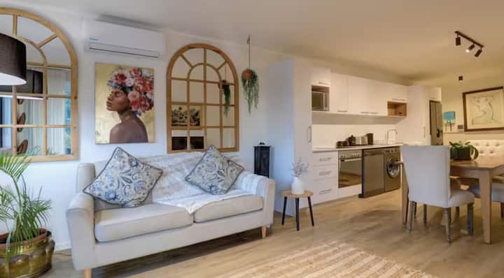 204 Le Jardin - George