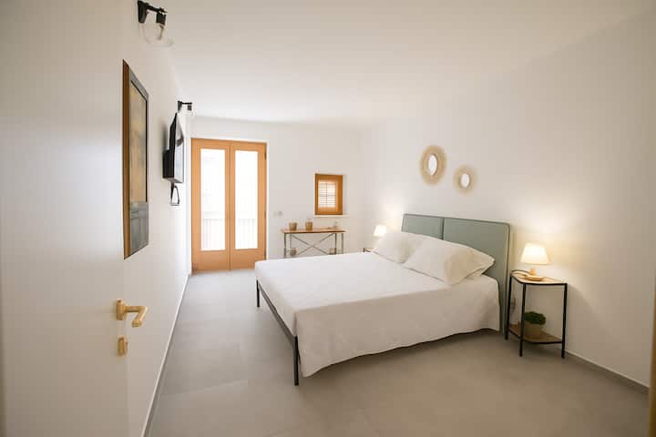 Borgo Di Mare - White Apartment Private Parking - Мондело