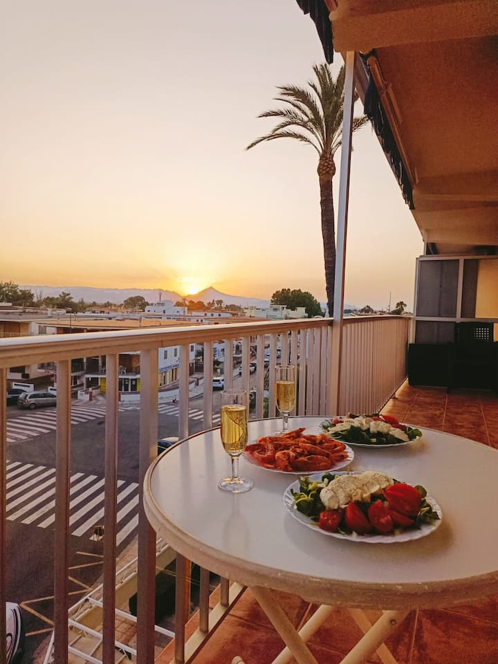 Sunny Balcony - Oliva