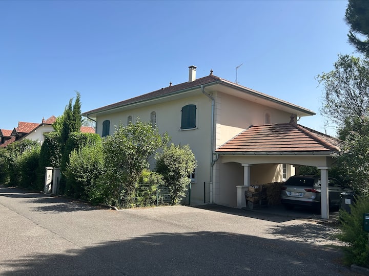 Chambre Verte En Maison Avec Piscine - Geneva