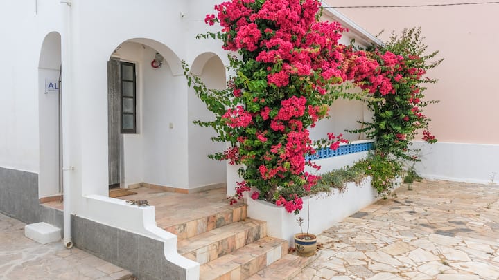 Quaint 2 Bed Countryside Cottage-10 Min From Lagos - Lagos, Portugal