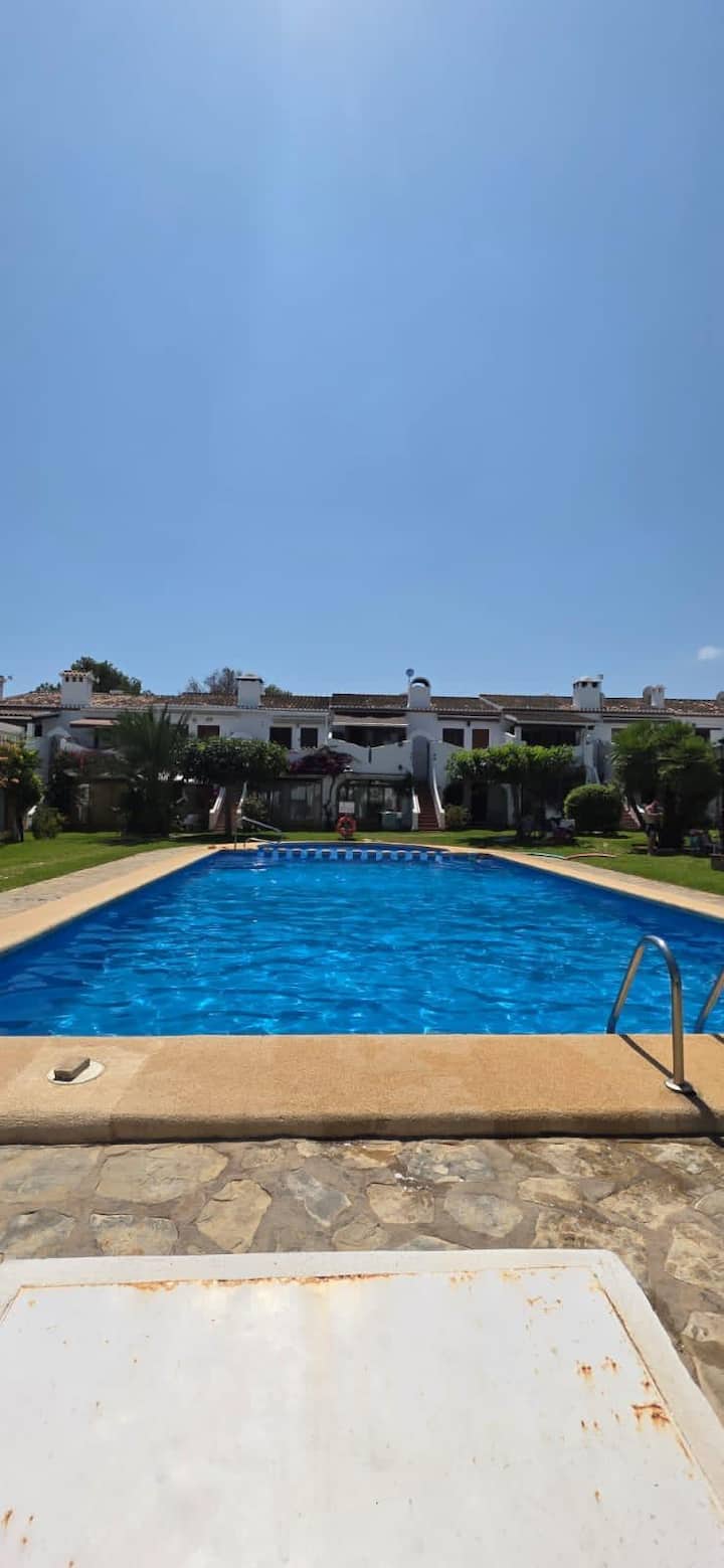Bungalow Con Piscina En Tropicana Park - Jávea
