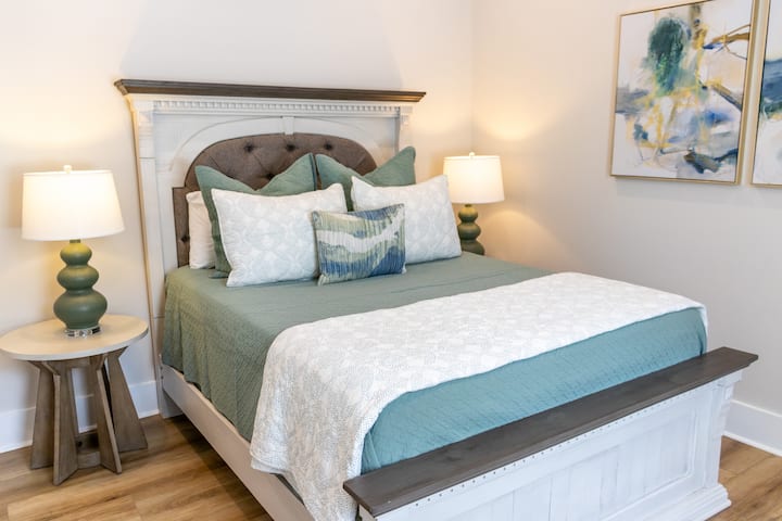 Salt & Cypress • Downtown Brunswick Apartment - Brunswick, GA