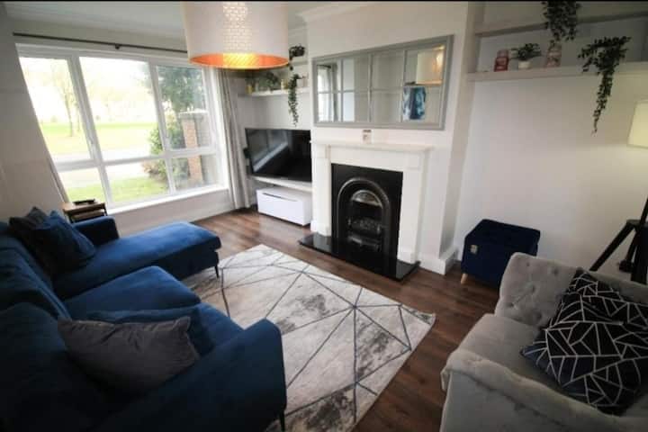 Stylish Spacious 4 Bedroom House - Galway