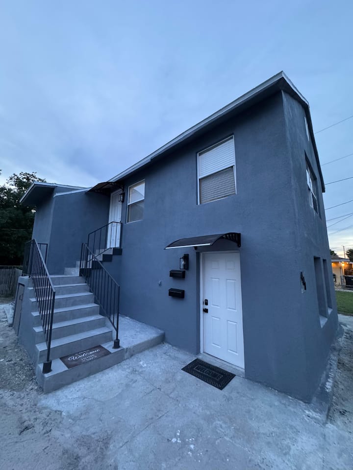 Peaceful 1br Duplex Apartment - Winter Park, FL