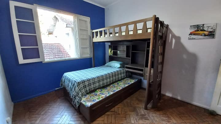 Quarto Caçadores De Aventura. - Petrópolis