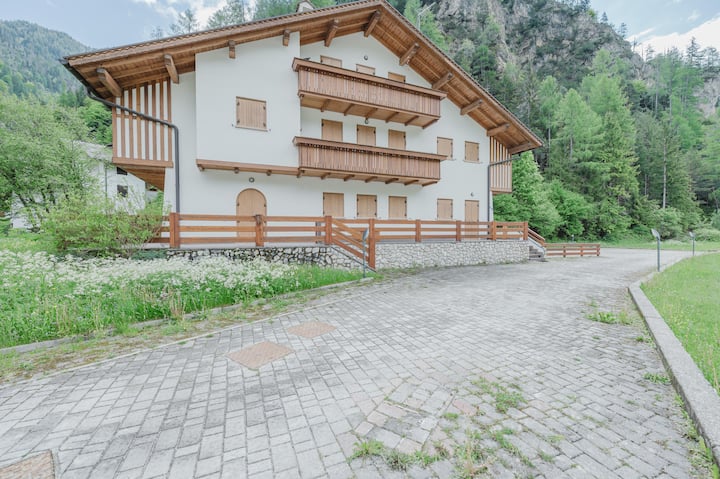 I Folli Di Alleghe Apartment: Parking & Wi-fi - Arabba