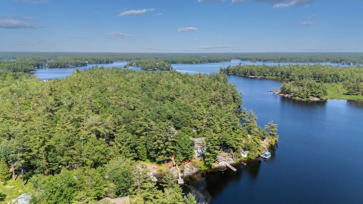 1 Oak: Private Dock, Canoe, Firepit, Bbq, Loft - Gravenhurst
