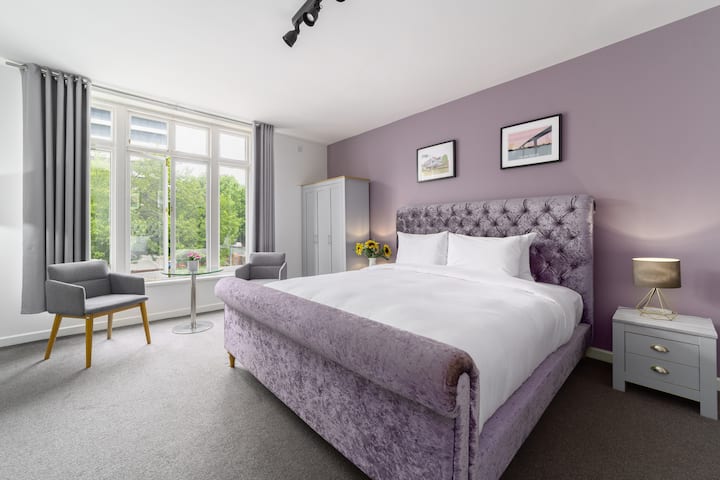 Starboard Stays Hotel - Beaulieu