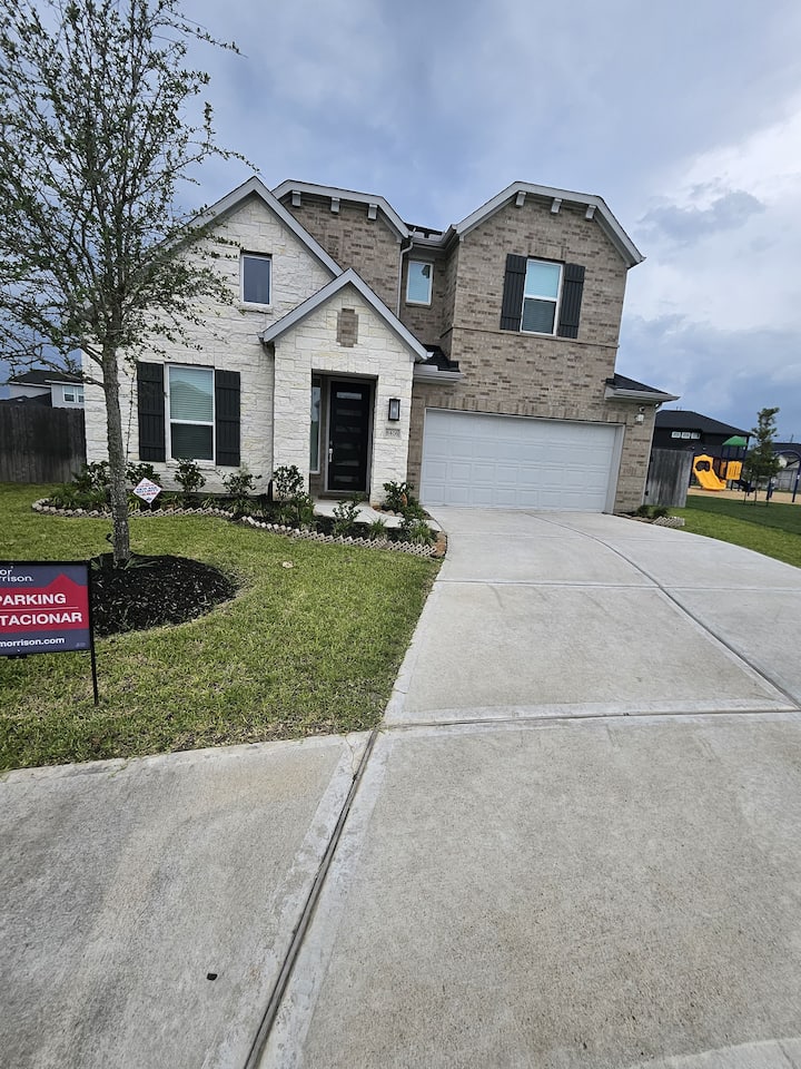 Stylish 5br Home + Outdoor Space - 列治文