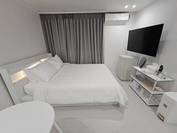 Hotel Pine #천안 신부동 #스탠다드룸 모던 B - 목천읍