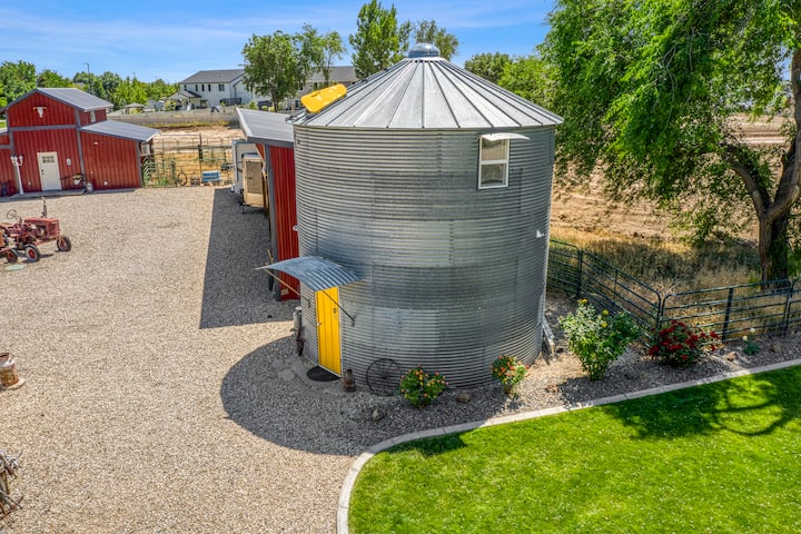 Stay In A Real Silo • Cozy Silo W/loft Near Boise - Idaho