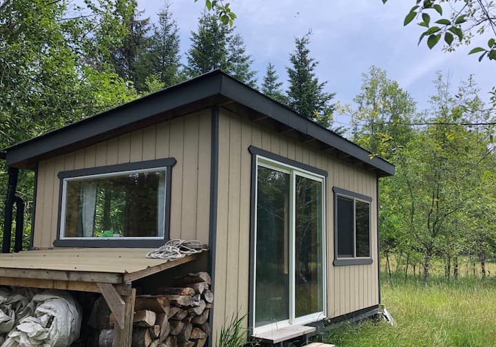 Pond Cabin - Foot Forward Farm - Campbell River
