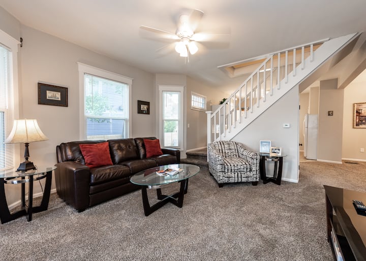 Cozy, Downtown, 2 Car Garage - Colorado Springs, CO