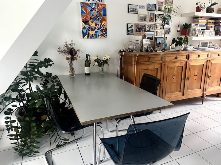 The Jasmine Under A Parisian Sky - Ménilmontant