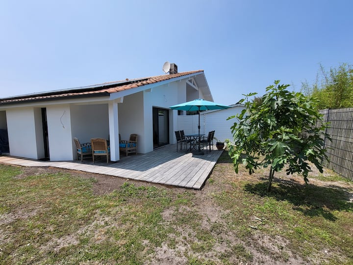 Maison Esprit Plage Et Détente Avec Jardin - France