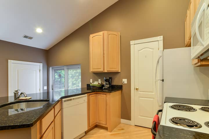 B-6 Secret Of Saugatuck Suites 2br/1ba Lrg Up Unit - Saugatuck, MI