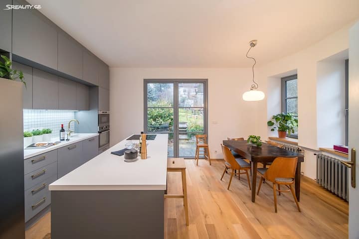 Newly Renovated Vila With Garden - Brno